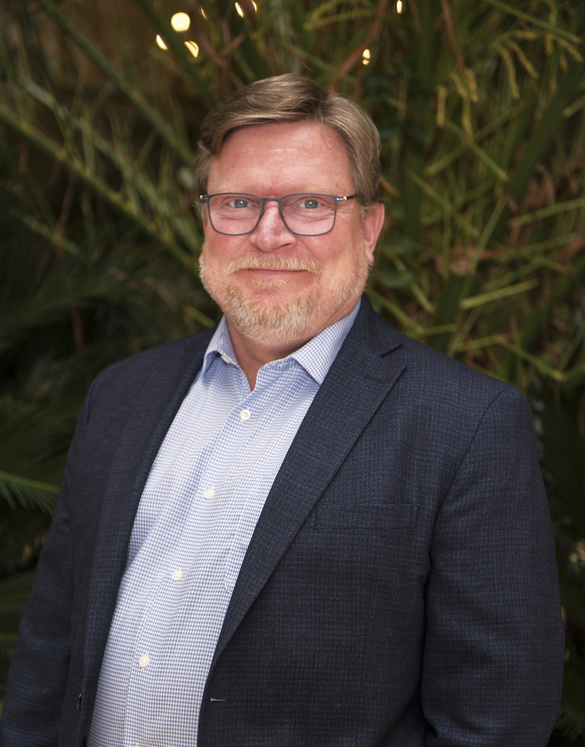 Stephen Jakob - Global Scope